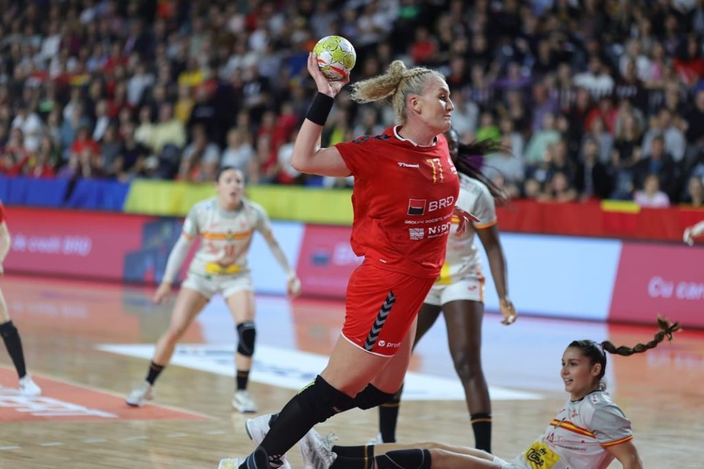 Naționala de handbal feminin a României, a câștigat Trofeul Carpați. În marea finală ...